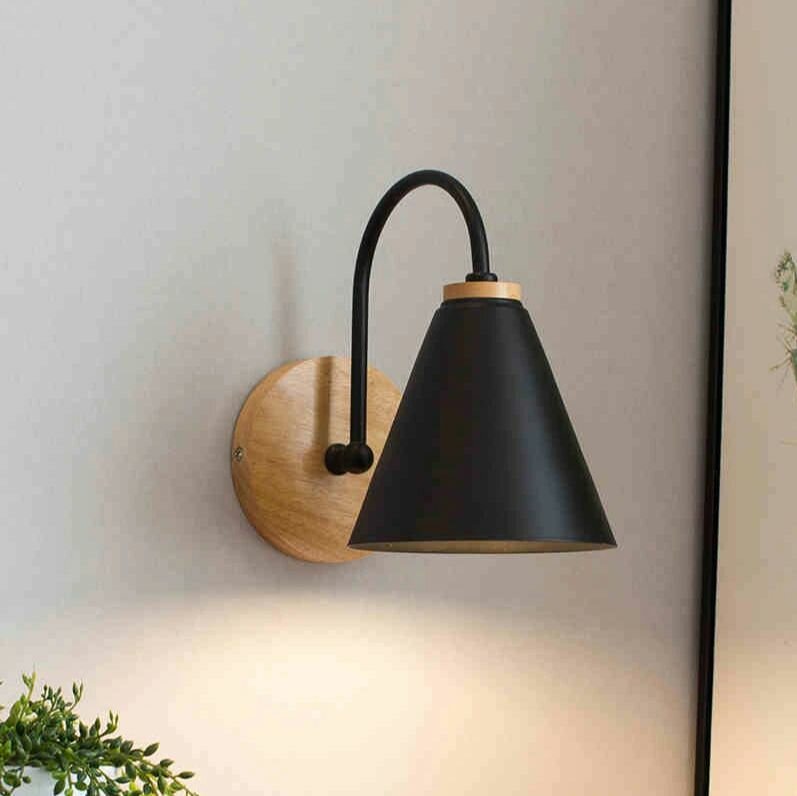 Настенный светильник конус в скандинавском стиле