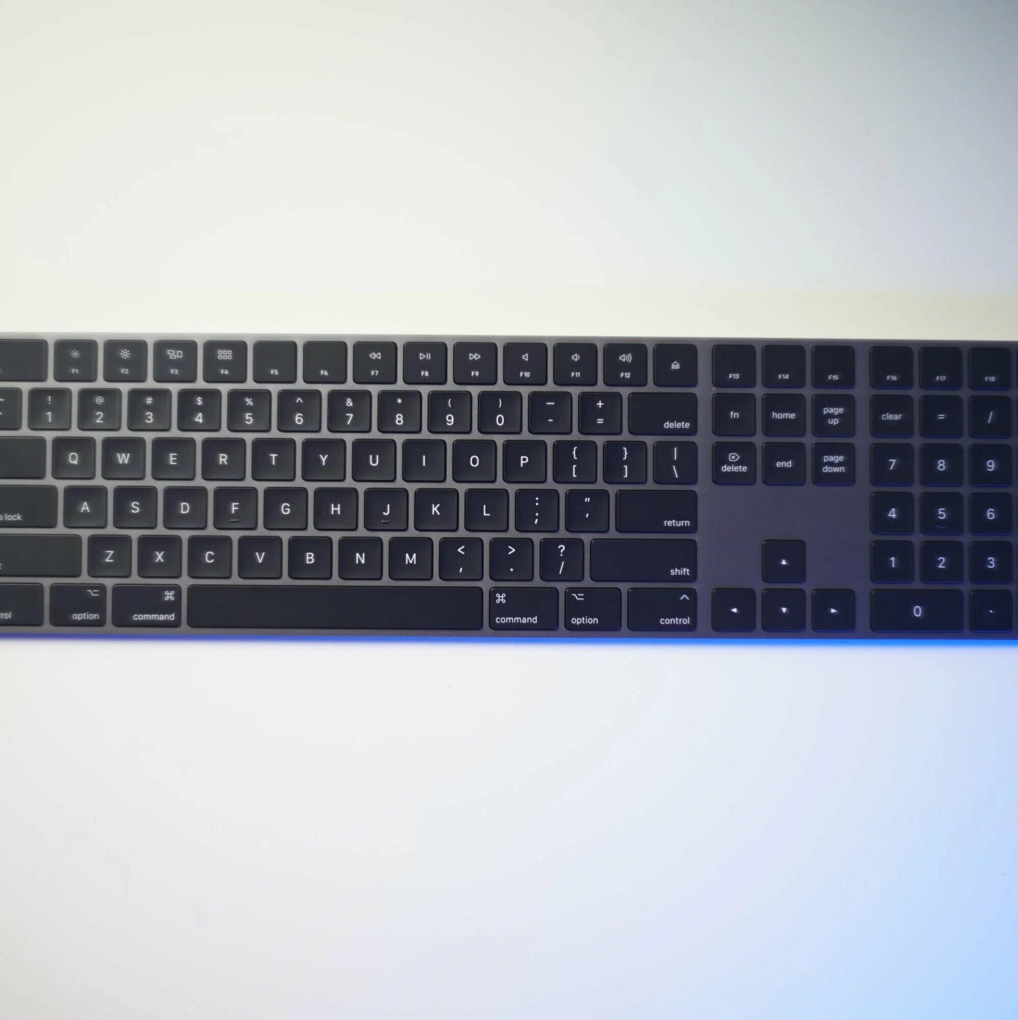 Беспроводная клавиатура Apple Magic Keyboard numeric, Gray Серый, с цифровой панелью, lightning