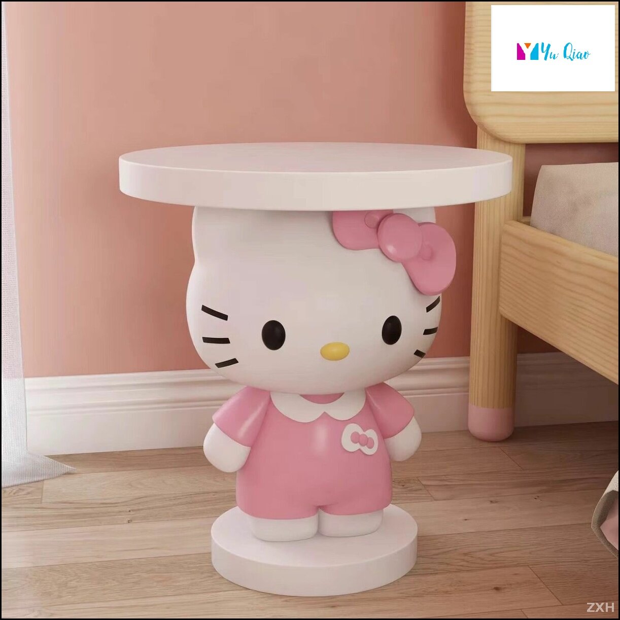 Эксклюзивный прикроватный столик HelloKitty 40 см с декоративными элементами
