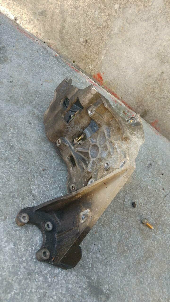 Кронштейн ТНВД Dodge Caravan 4 (2000 - 2007) 90512909G