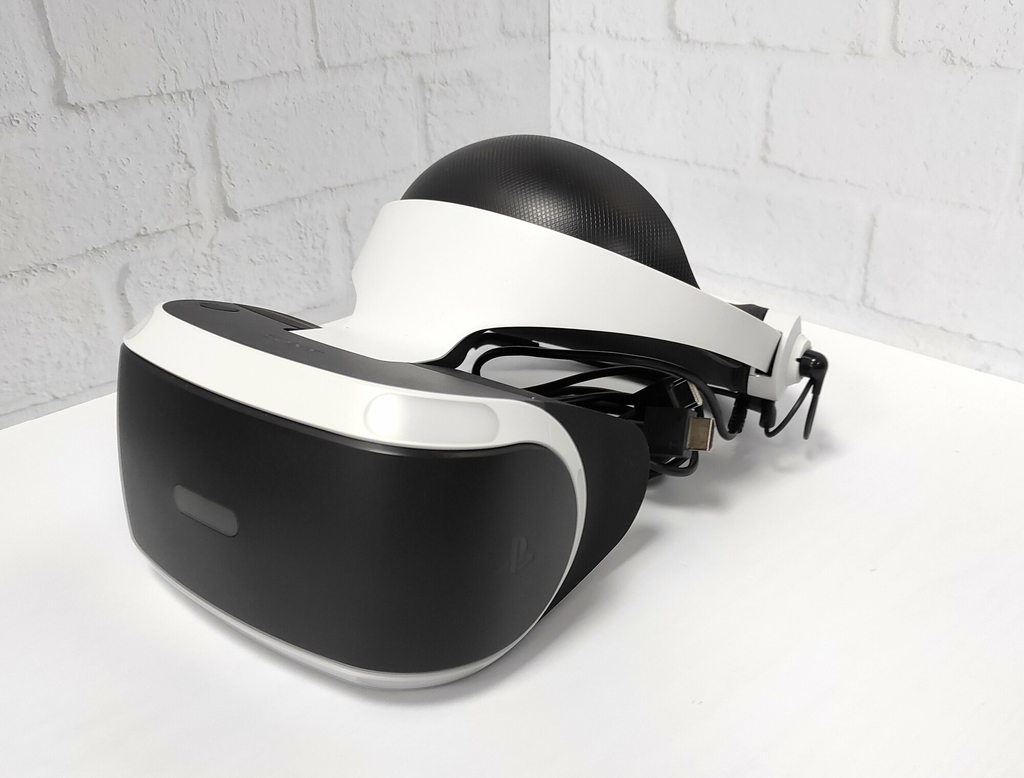 Шлем Система VR Sony PlayStation VR CUH-ZVR2 + Camera V2 + 2 Move Motion Controller V1 1920x1080, 120 Гц, черно-белый