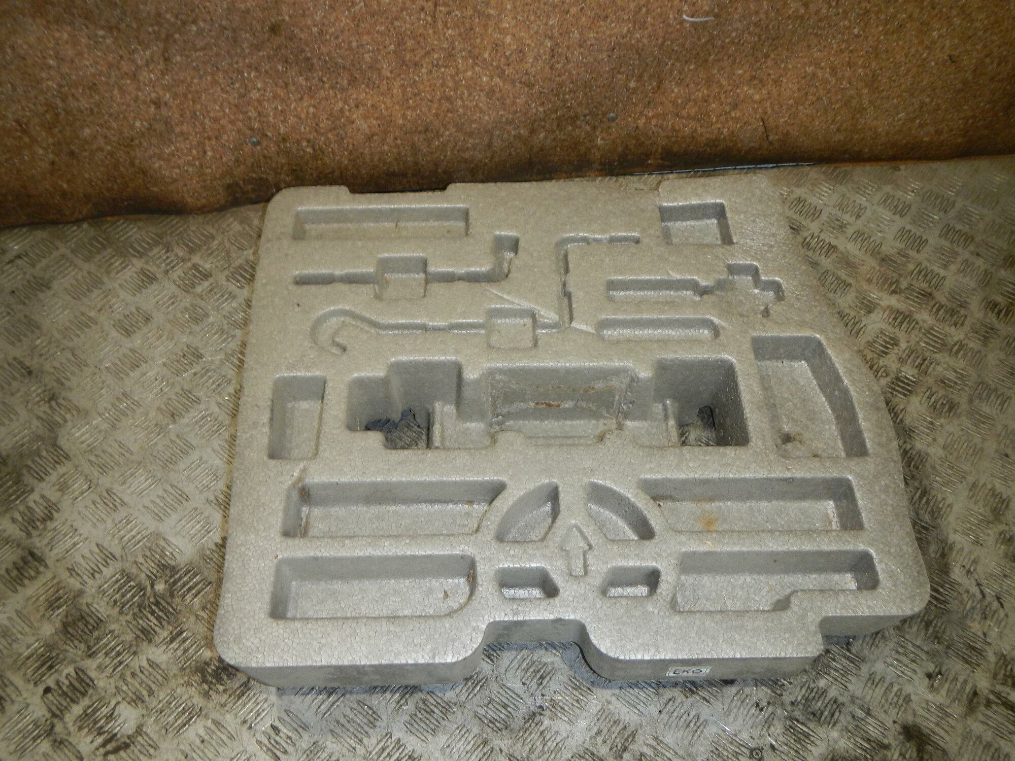 Б/У Ящик для инструментов, Chevrolet (Шевроле)-SPARK (05-09) CHEVROLET SPARK (05-09) Незначительная деформация. 470498 G...