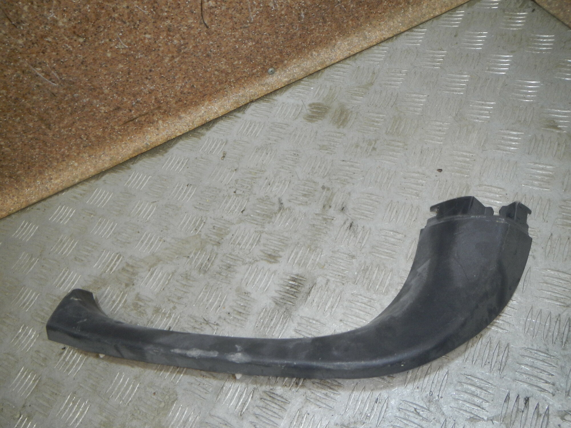 Б/У Обшивка двери багажника, Mitsubishi (Митсубиси)-OUTLANDER (12-) MITSUBISHI OUTLANDER (12-) левая Мелкие царапины. 511...