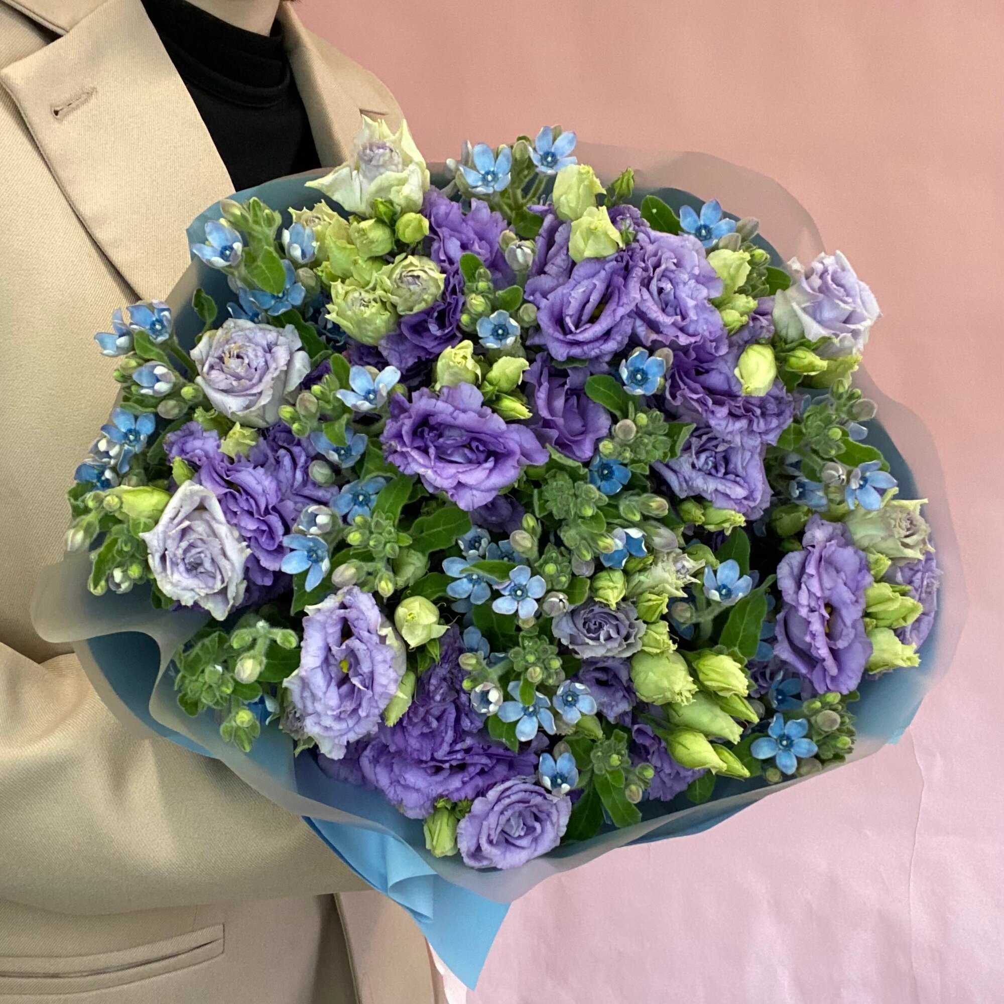 Эустомы (оксипеталум 19 шт, эустома 10 шт.), высота букета 50 см