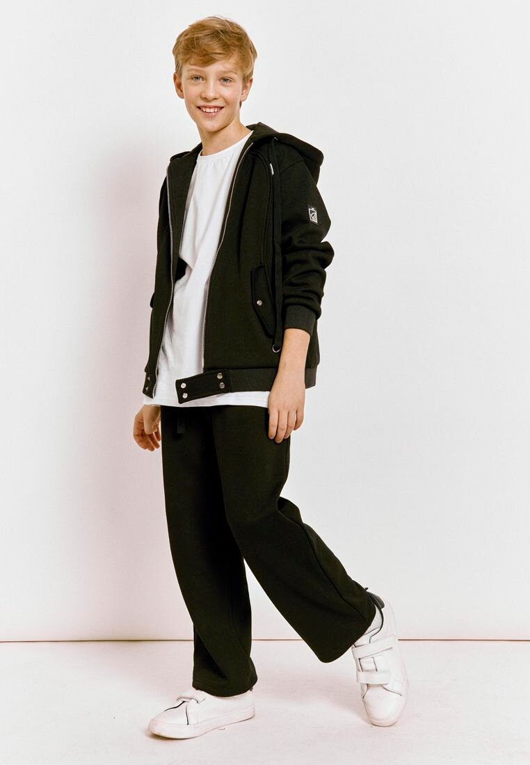 Костюм спортивный