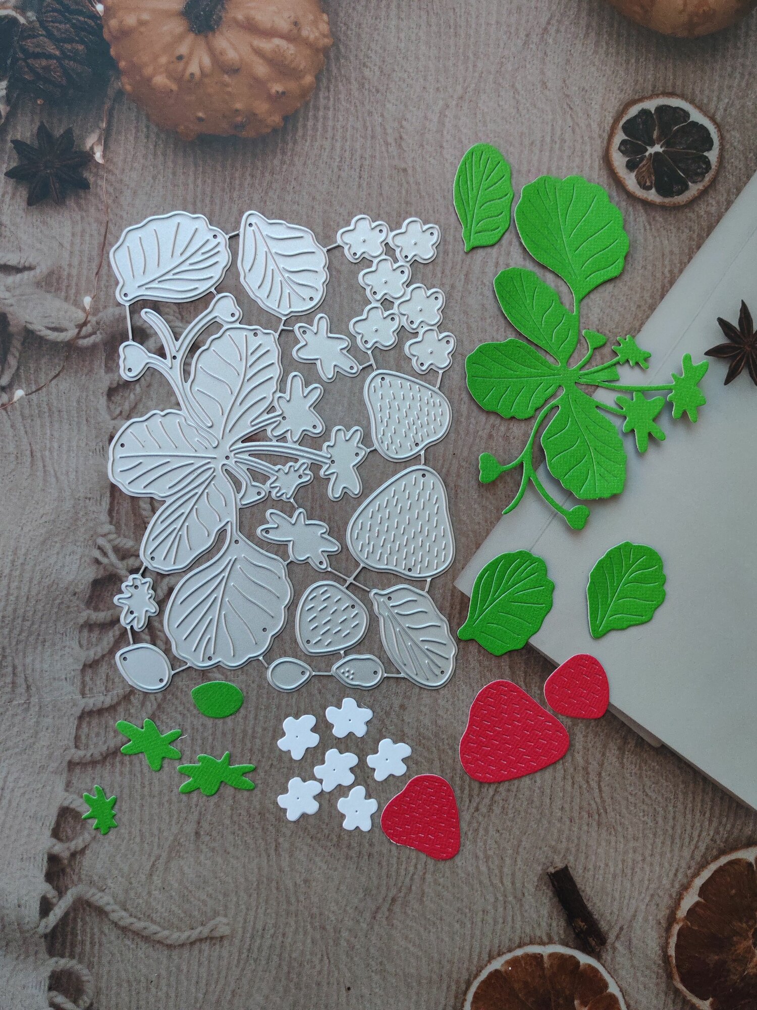 Нож для вырубки и тиснения "Клубника", 10*14 см, для машинки для вырубки, скрапбукинга и рукоделия