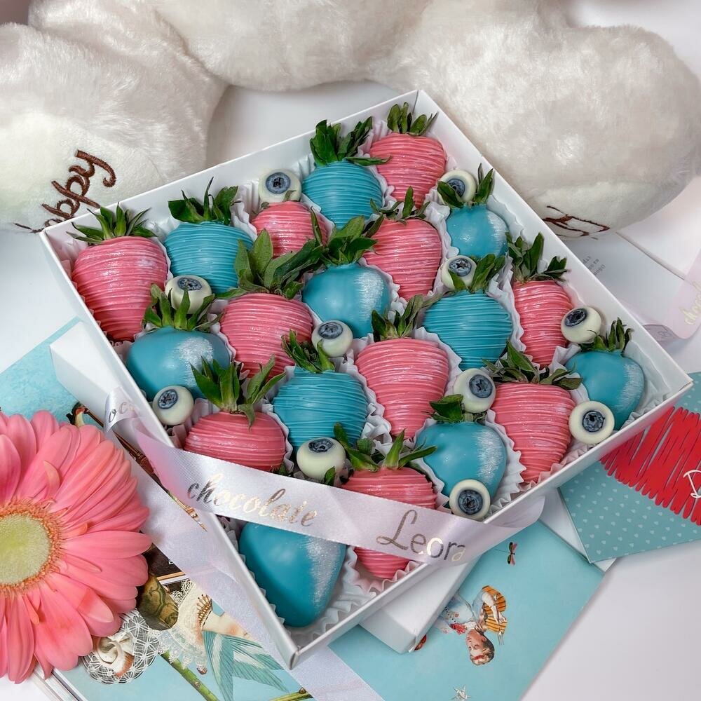 Клубника в шоколаде набор N1187. В наборе 16-25 шт. Бельгийский шоколад Callebaut.