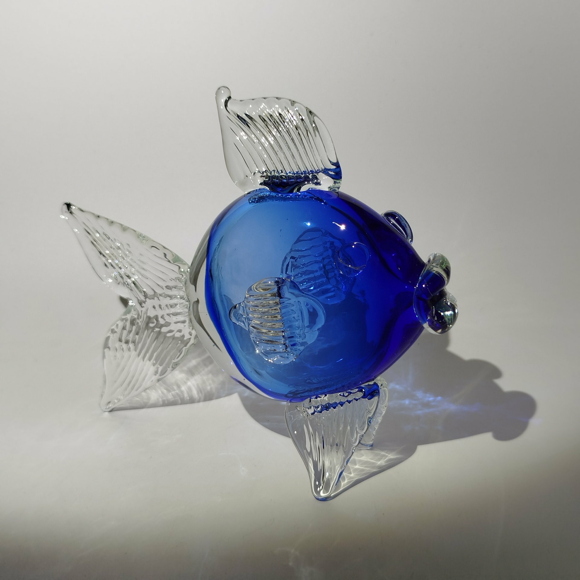 Статуэтка "Рыбка", стекло, гутная техника, Российская Федерация, 2000-2010 гг.