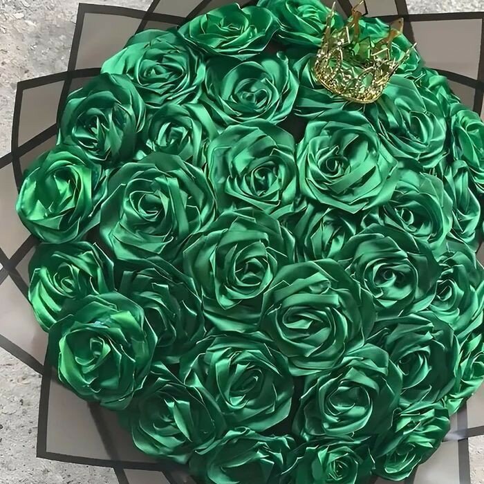 Букет роз из атласной ленты/Подарок на праздник/Декоративные цветы/