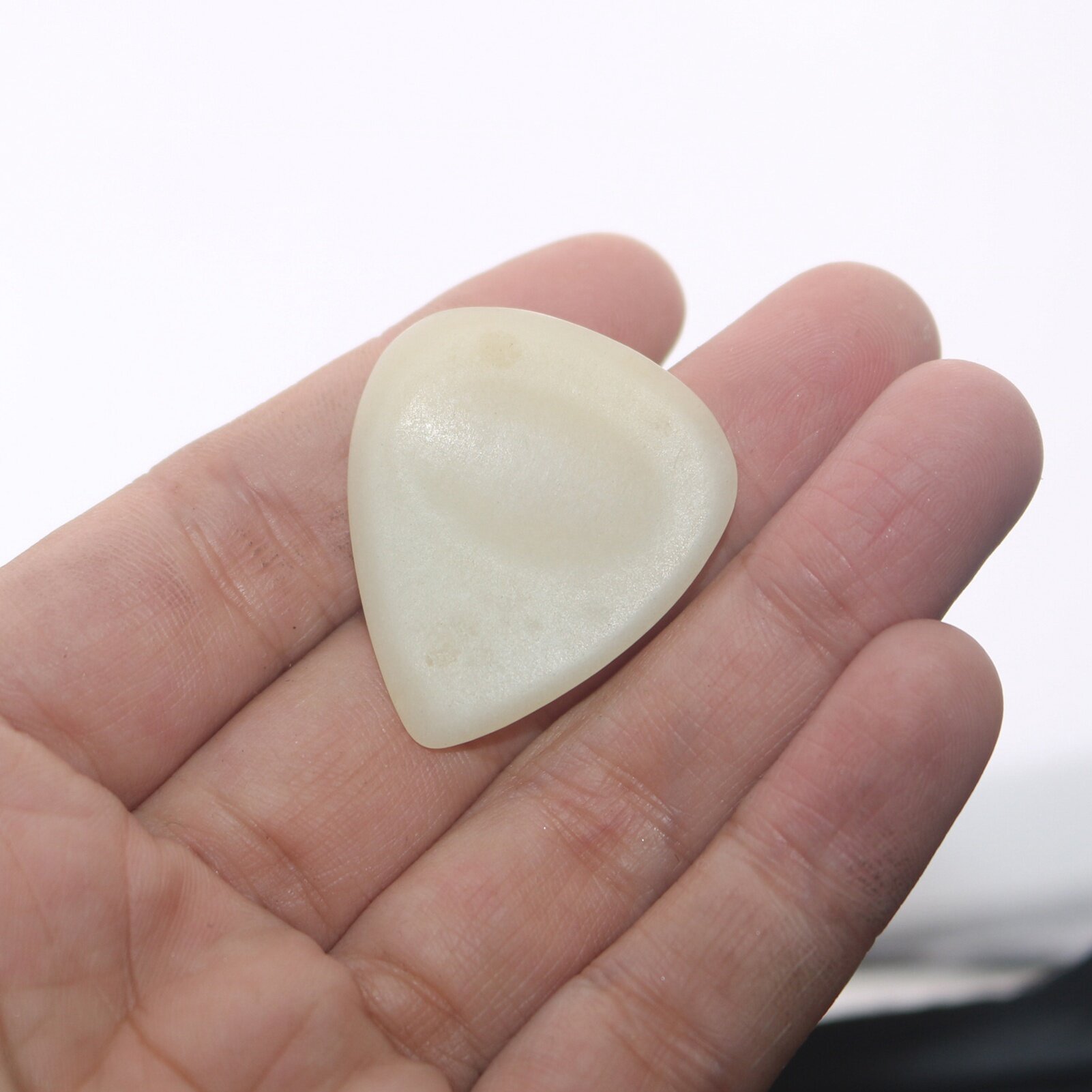 Медиатор для бас-гитары с вогнутым дизайном из натуральной бычьей кости в форме сердца, медиатор для струнных инструментов, белый