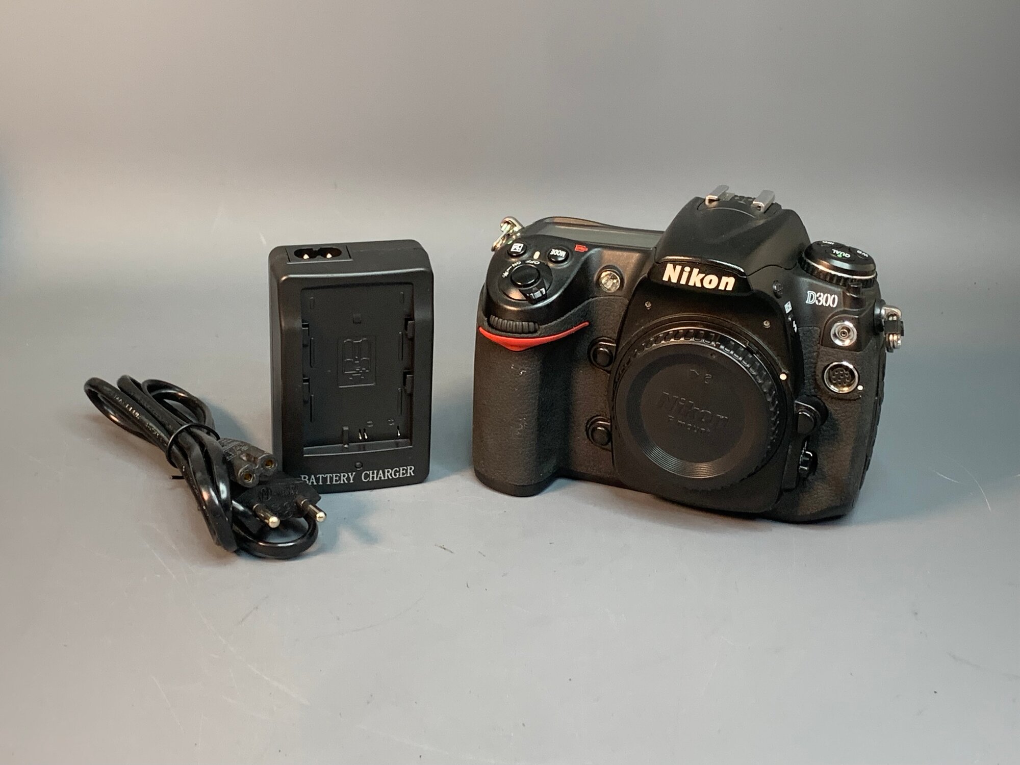 Nikon D300 Body 316.00 кадров, была произведена замена затвора на новый