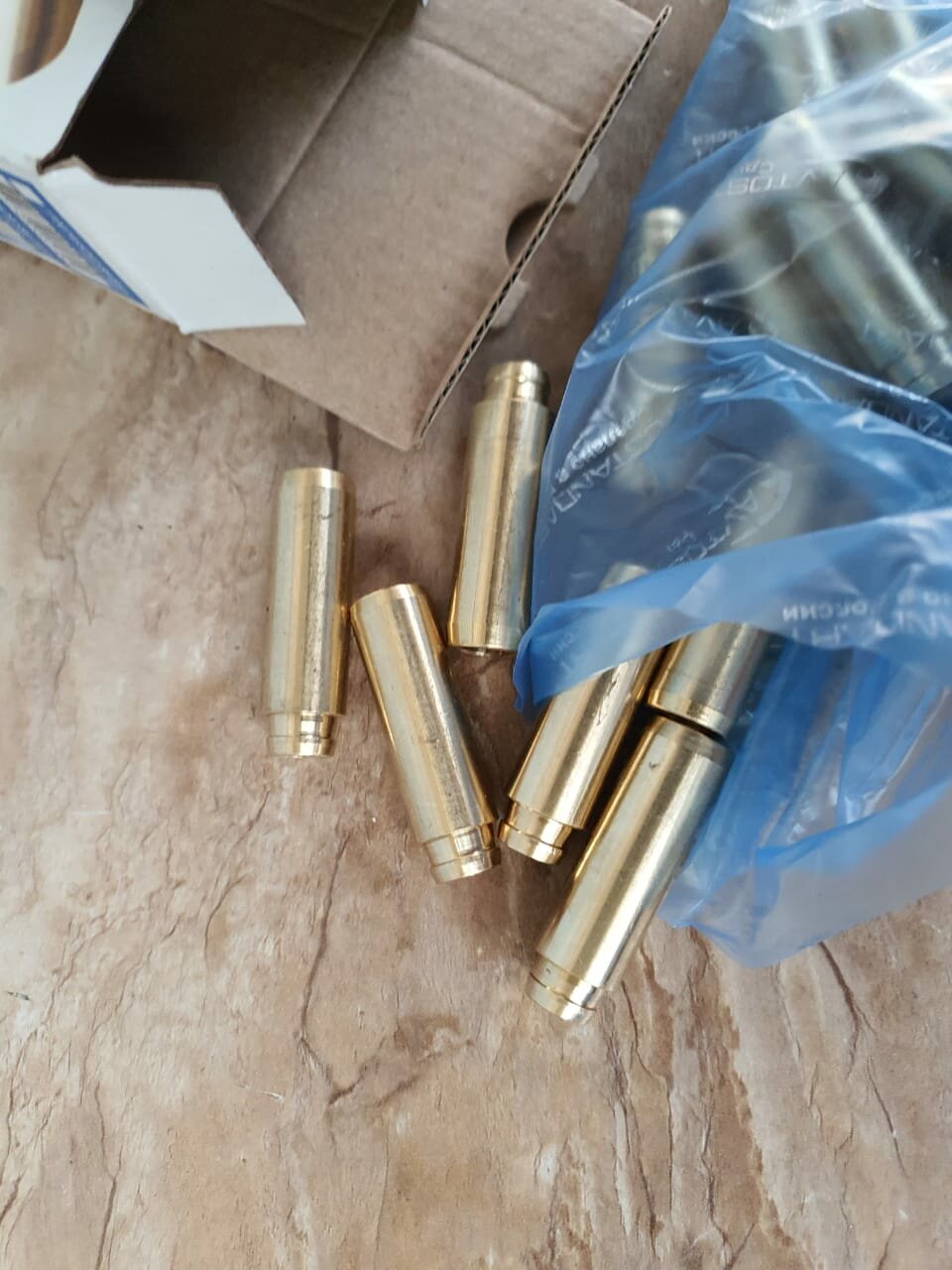 Бронзовые Направляющие Клапанов Втулок Ваз Лада 2112 Приора и тд. 16 Клапанные . 16 шт.