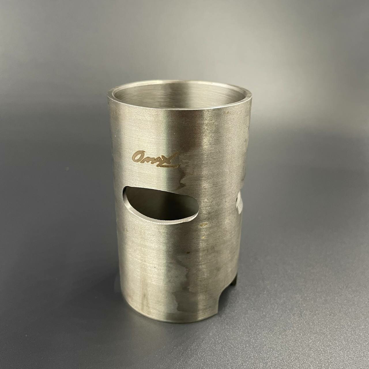 Гильза цилиндра Yamaha E8D (Производитель Omax), 677-10935-00-TW