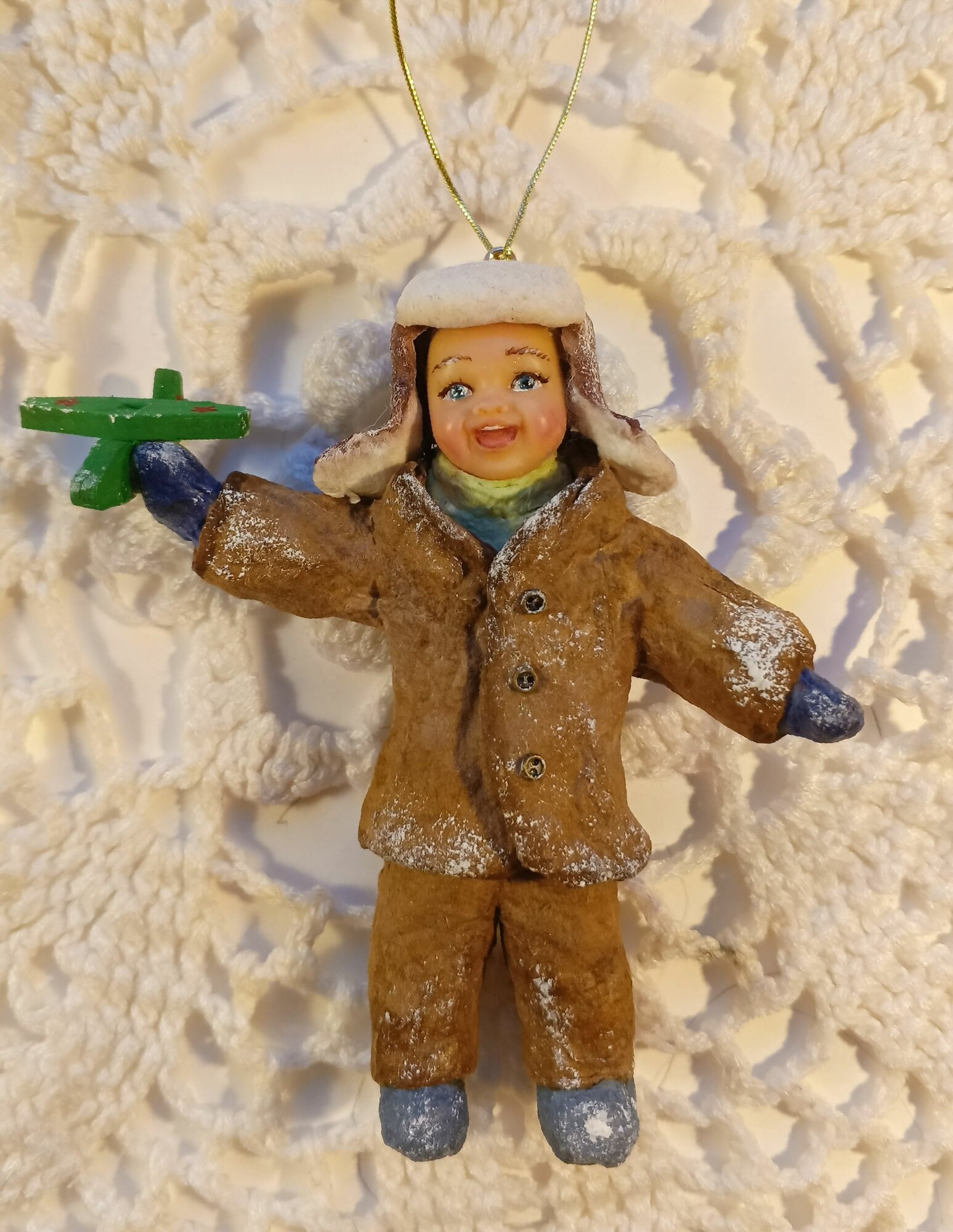 Ватная ёлочная игрушка Мальчик с самолётиком