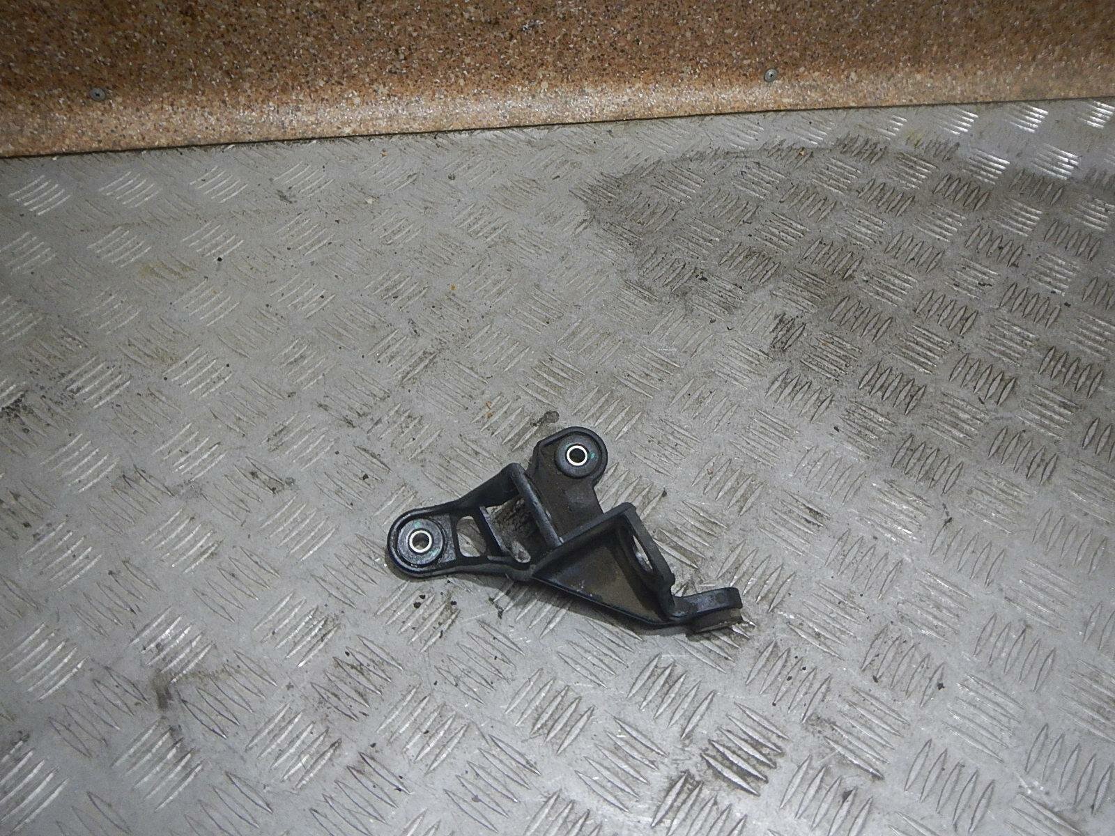 Б/У Кронштейн, Volkswagen (Фольксваген)-JETTA (06-11) VOLKSWAGEN JETTA (06-11) Кронштейн крепления троса КПП. Без поврежд...