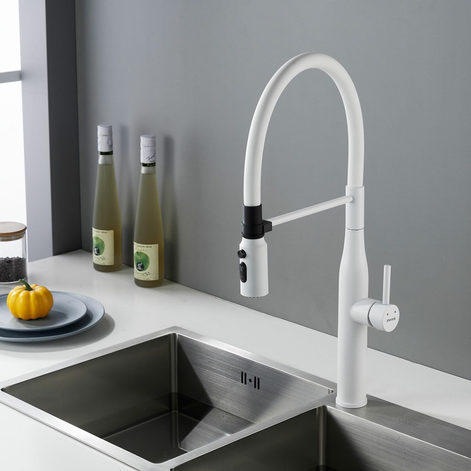 Смеситель для кухни с гибким изливом и душем белый