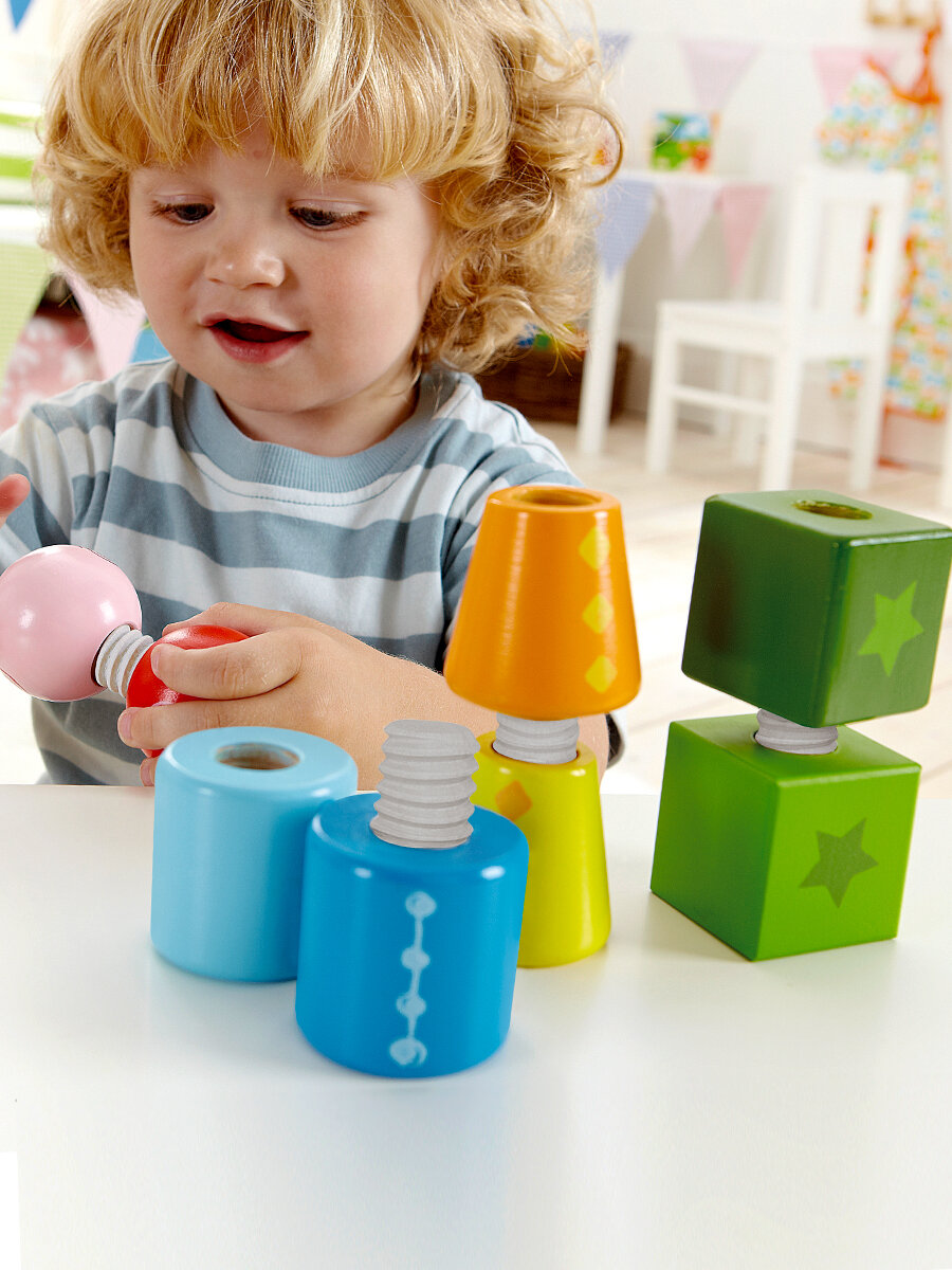 Игрушка Развивающая Hape деревянные закручивающиеся кубики E0416_HP