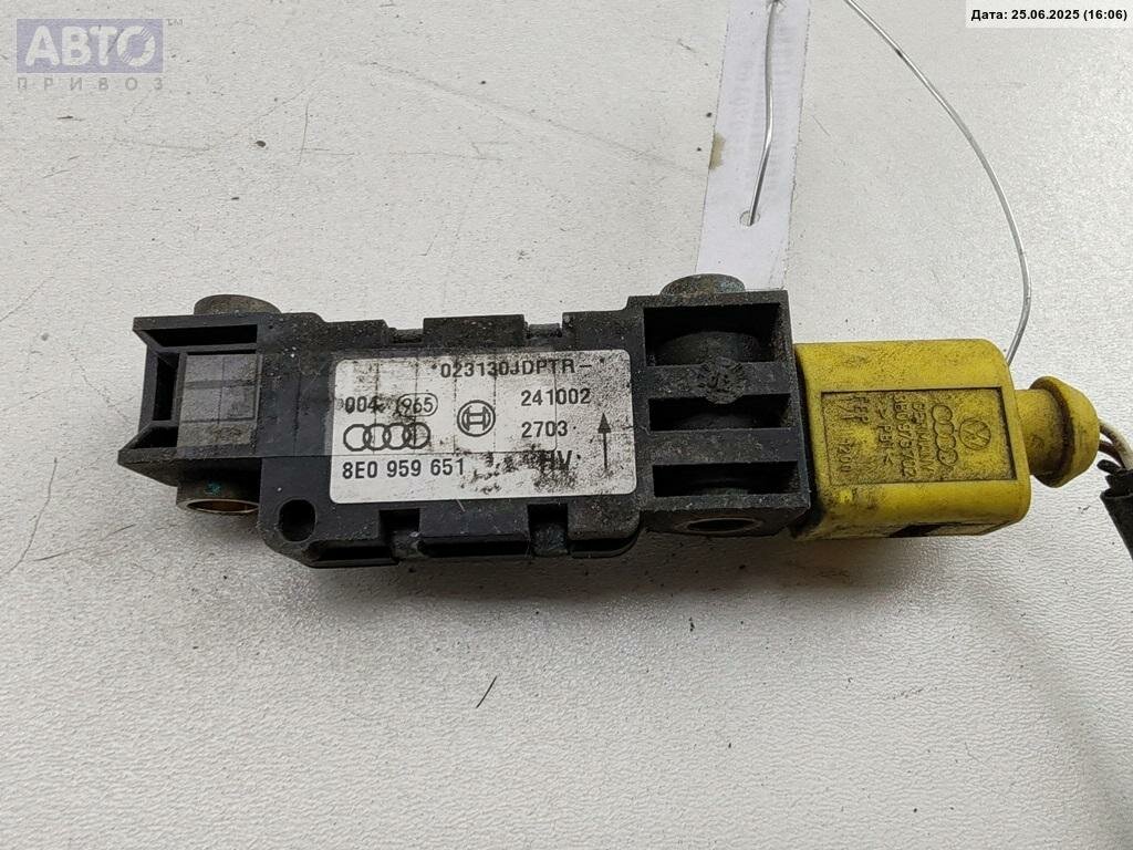 Датчик удара (Airbag) Audi A4 B6 (2001-2004)