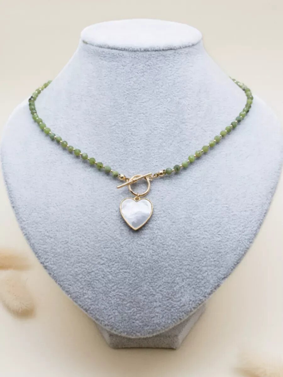 Колье, перламутр, нефрит