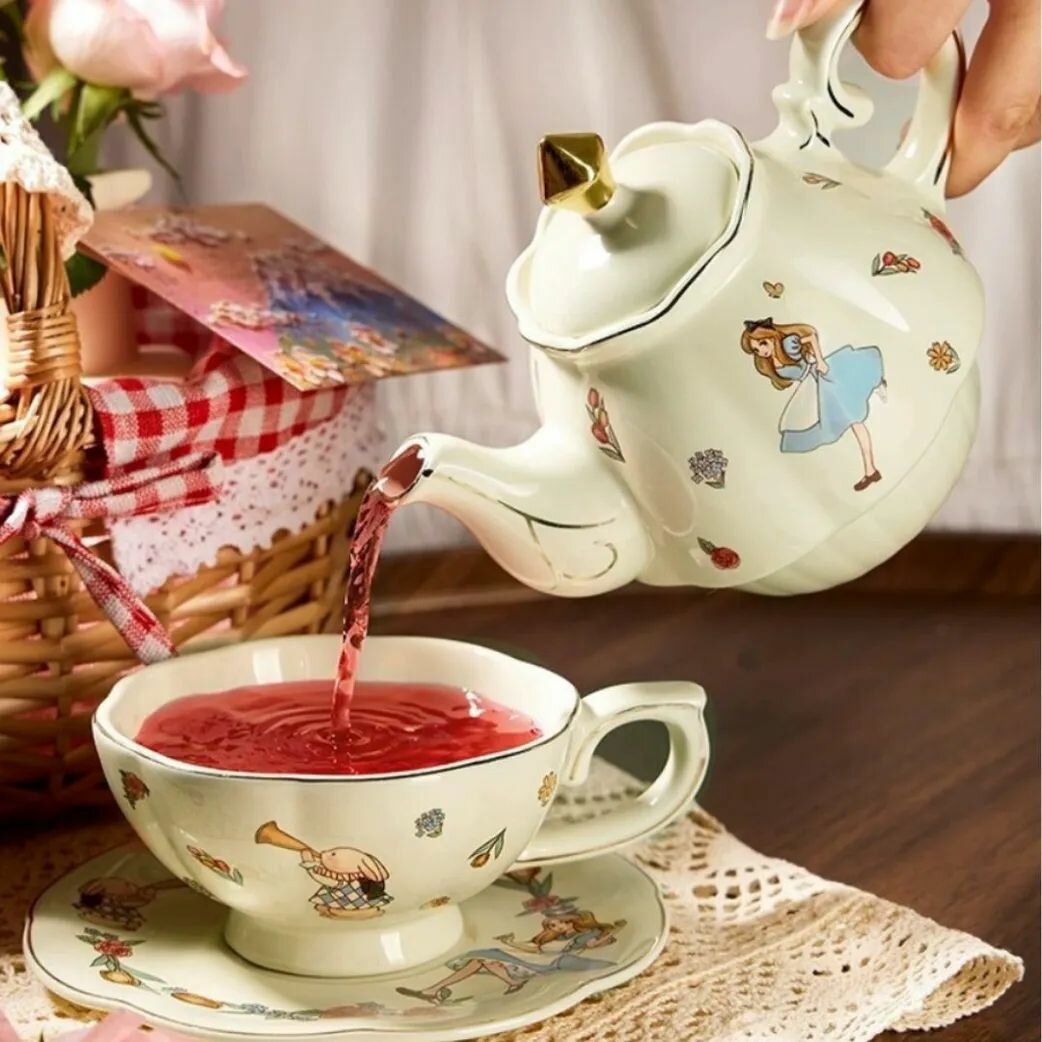 Чайник и чайная пара "Алиса в стране чудес"