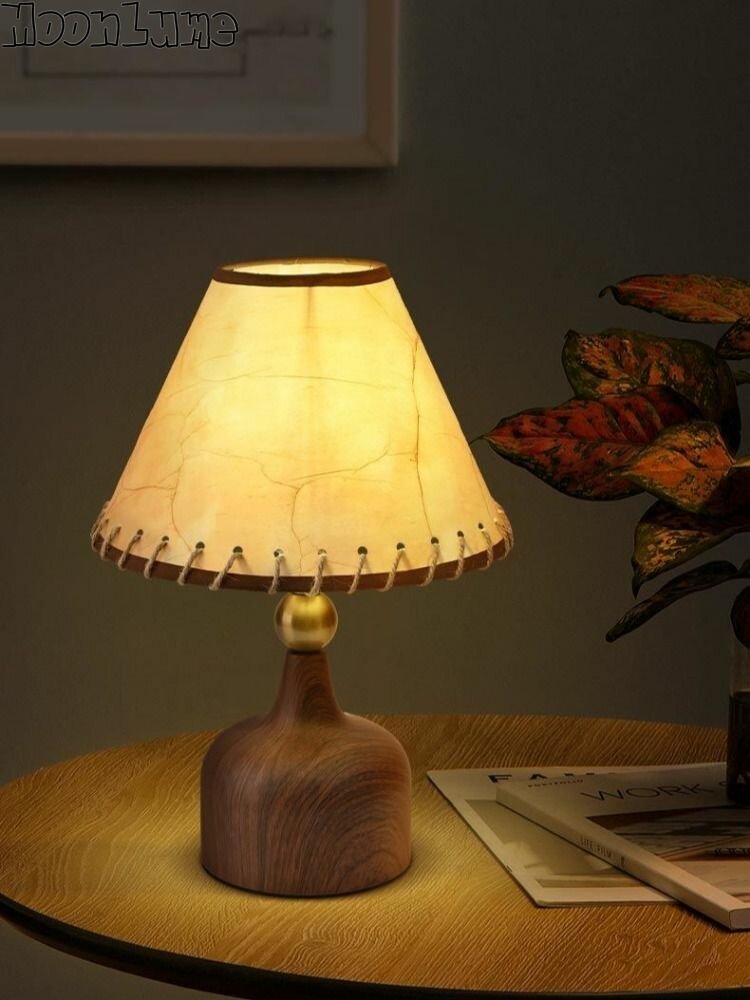 Ретро-французская деревянная настольная лампа