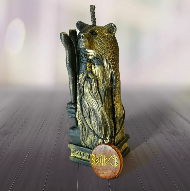 Свеча "Велес", натуральная, ручная работа, 100 % воск, с травами вереск и лаванда