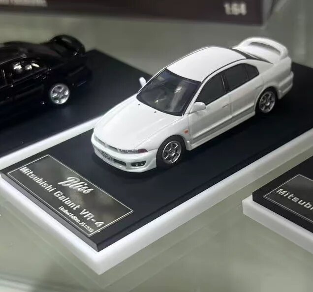 BBURAGO 1:64 Mitsubishi Galant VR-4, Белый, Silver whee