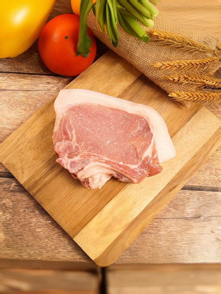Корейка свиная на кости, 1 кг, Ферма Евгения Рошаля, охлажденная