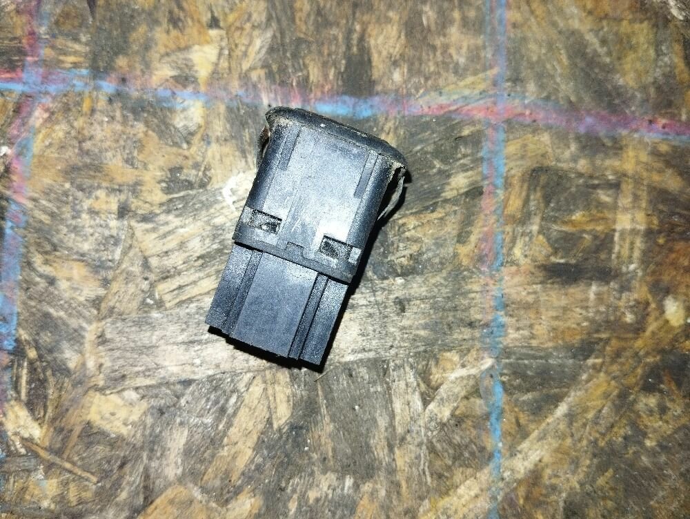 Кнопка топливного бака Фольксваген Гольф 4 Б/У с пробегом