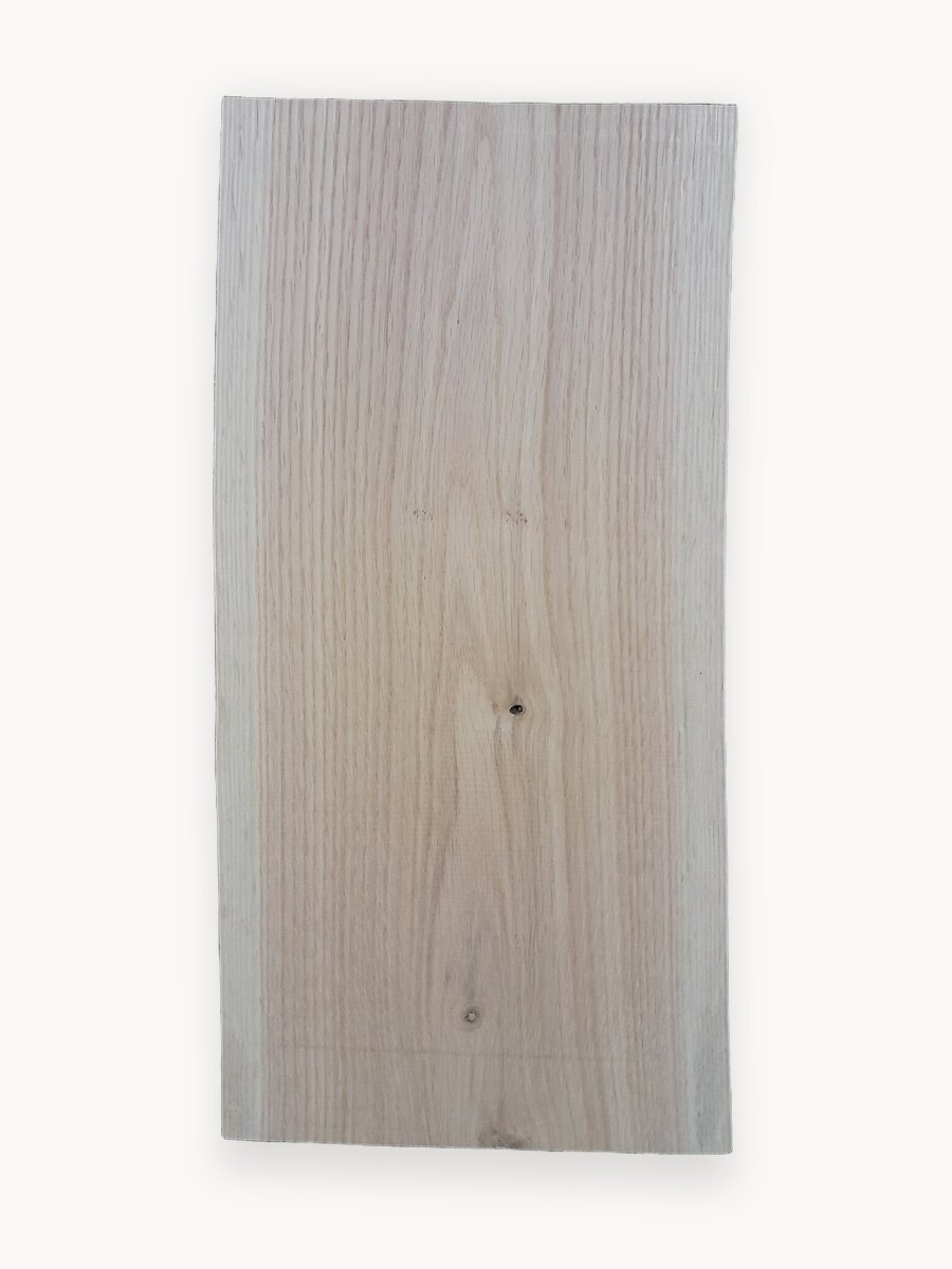 Слэб из красного дуба. 1 сорт. Размер: 47x21-22x2.3 см, откалиброван и отстроган, обзол очищен.