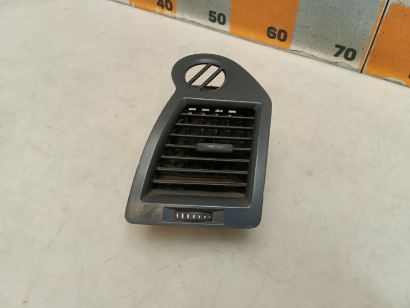 Б/У Дефлектор воздушный Renault Megane 2005 2, LM05 Прав. 392709 RENAULT арт. 7701062444