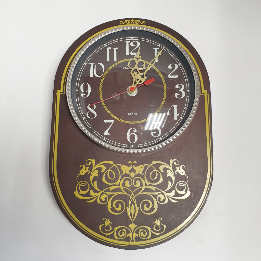 Часы настенные "Янтарь", кварцевые, рабочие, есть трещина на корпусе, диаметр 22х31 см. Винтаж, СССР.