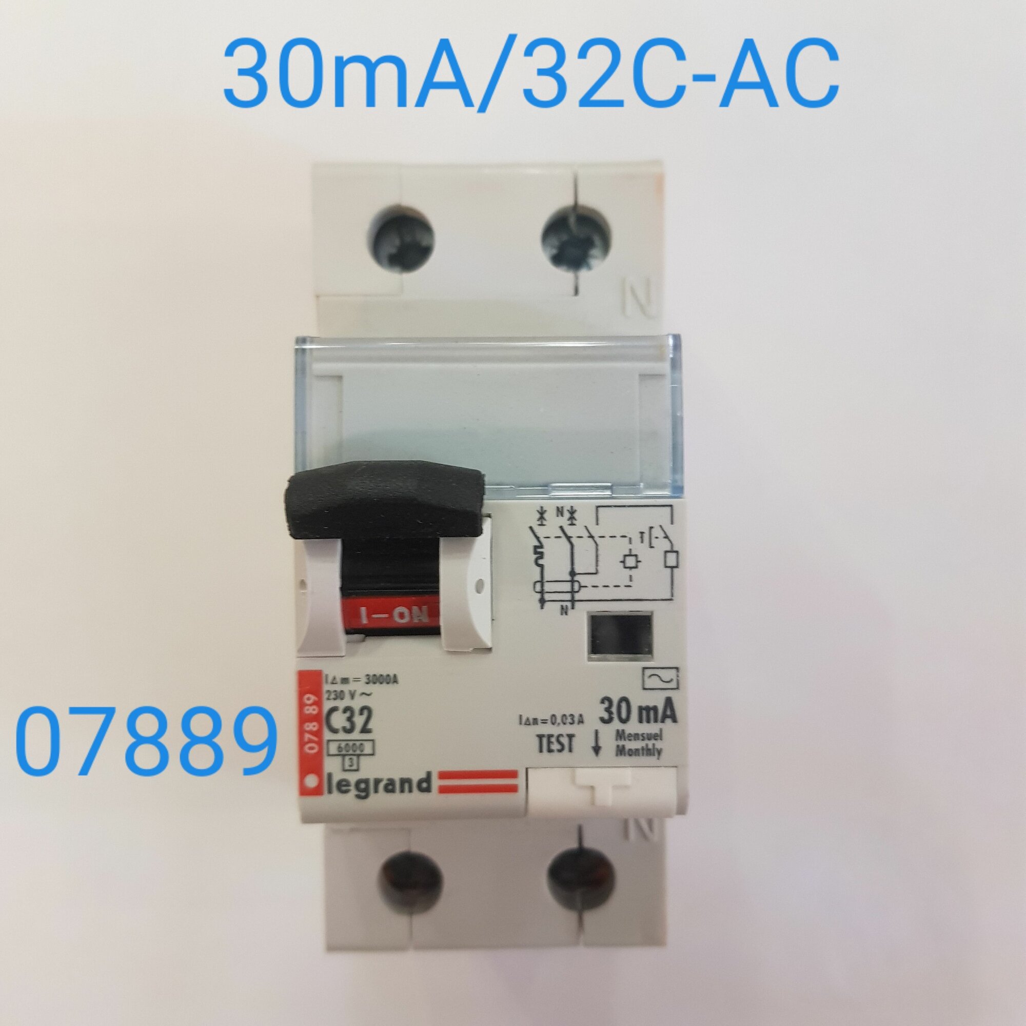 Дифференциальный автомат Legrand (07889) DX 1P+N 32А (C) 6кА 30мА (AC), Франция