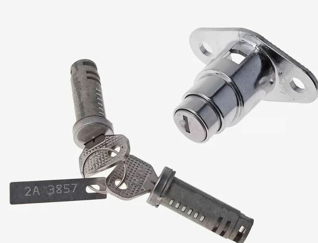 Личинки дверей с замком багажника ВАЗ 2106 в сборе комплект