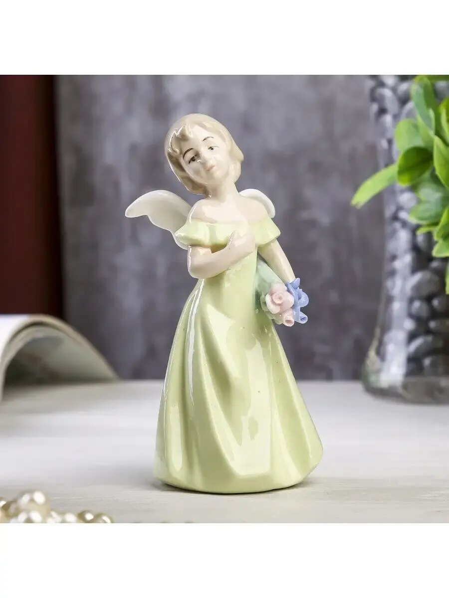 Сувенир "Девочка-ангел с букетом"