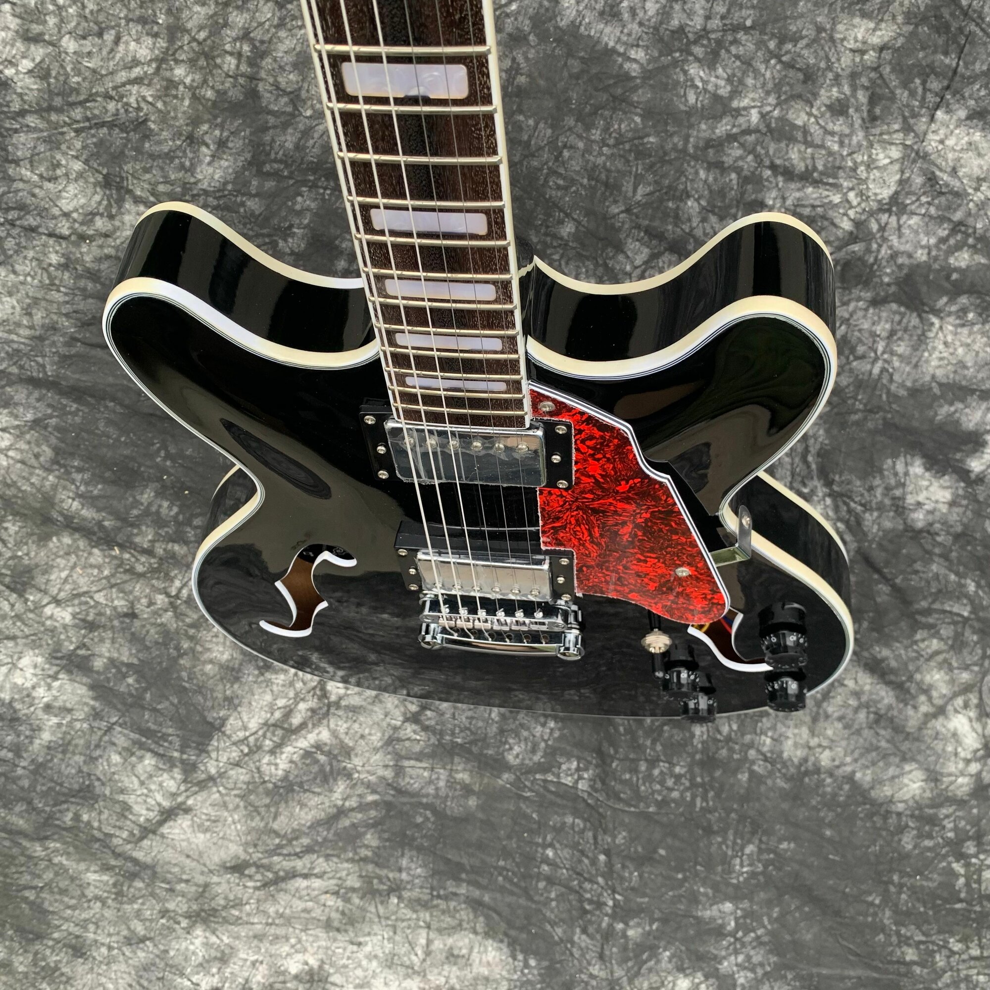 Электрогитара