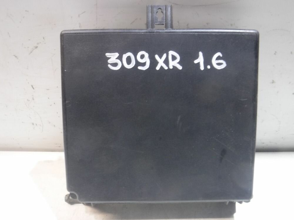 Блок предохранителей Peugeot 309