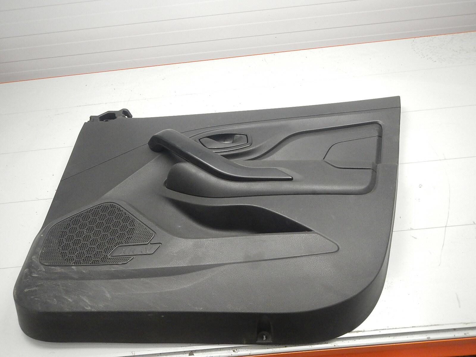 Б/У Обшивка двери передней правой, ВАЗ (VAZ)-LADA XRAY LADA XRAY (15-) Потертости. 617713 LADA арт. 809001471R