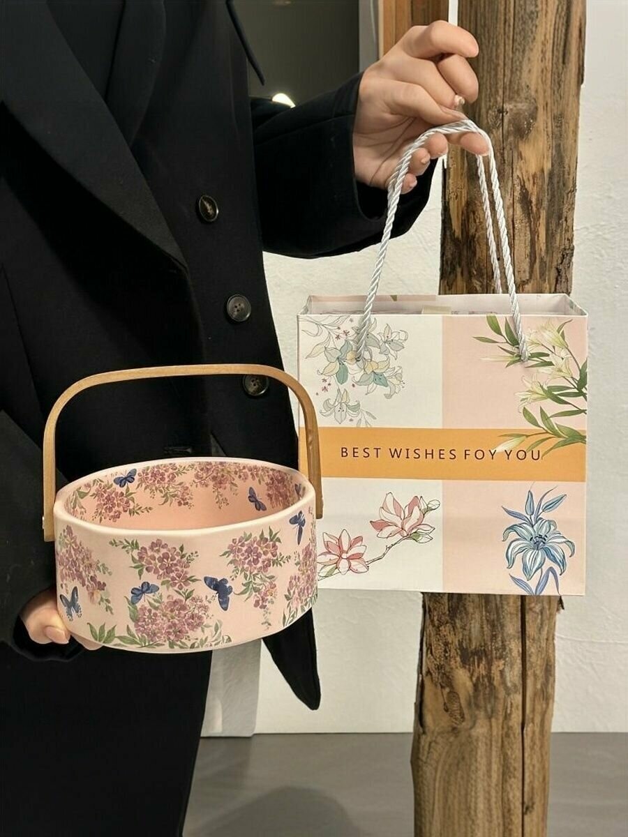 Керамическая корзина для фруктов с розовым цветочным дизайном