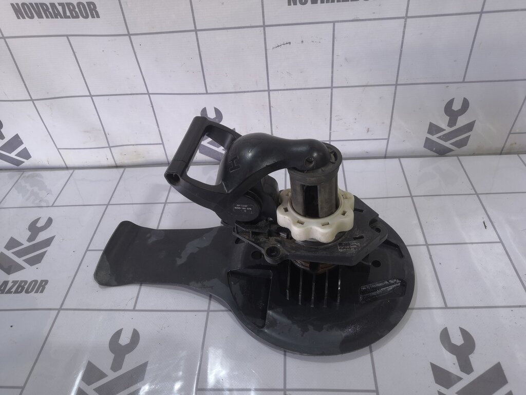 Механизм подъема запасного колеса Renault Clio 3 2005-2012