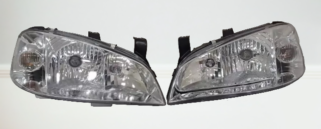 Фары передние комплект правая и левая на CHERY Amulet (аналог)