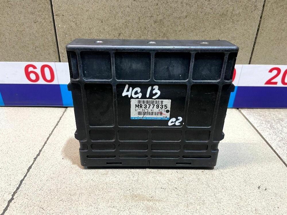 Блок управления двигателем Mitsubishi Colt V