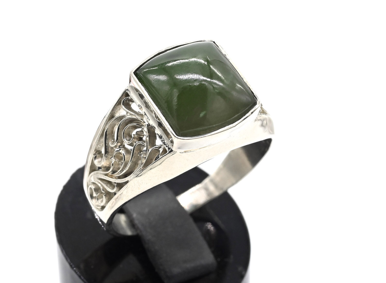 Печатка, нефрит