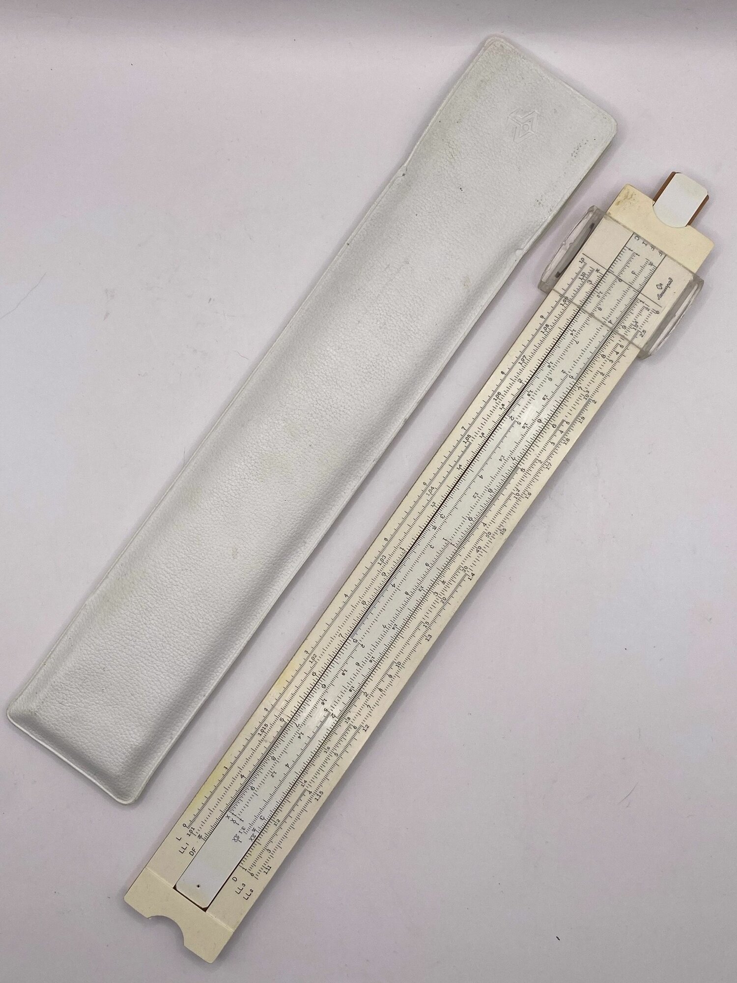 Логарифмическая линейка "Ленинград" в родном чехле. СССР 1973 год. Полный комплект. Дерево.