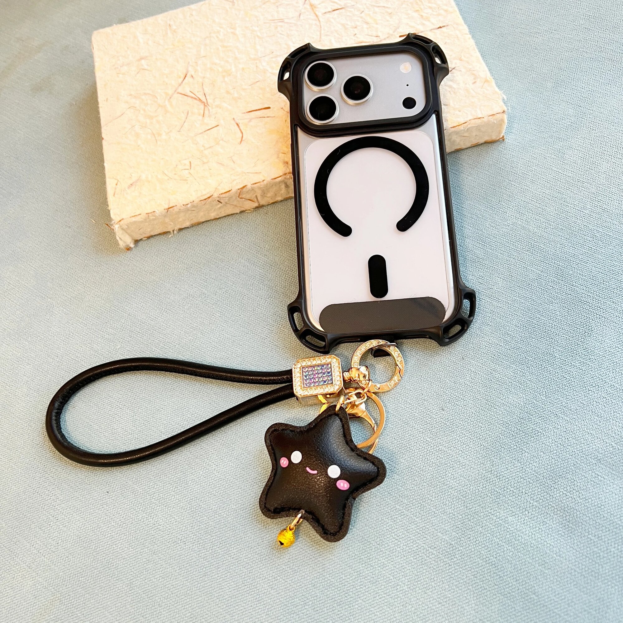 Магнитный чехол-брелок для телефона iPhone 17 16 15 14 13 Pro Max Черный, black, iPhone 17ProMax