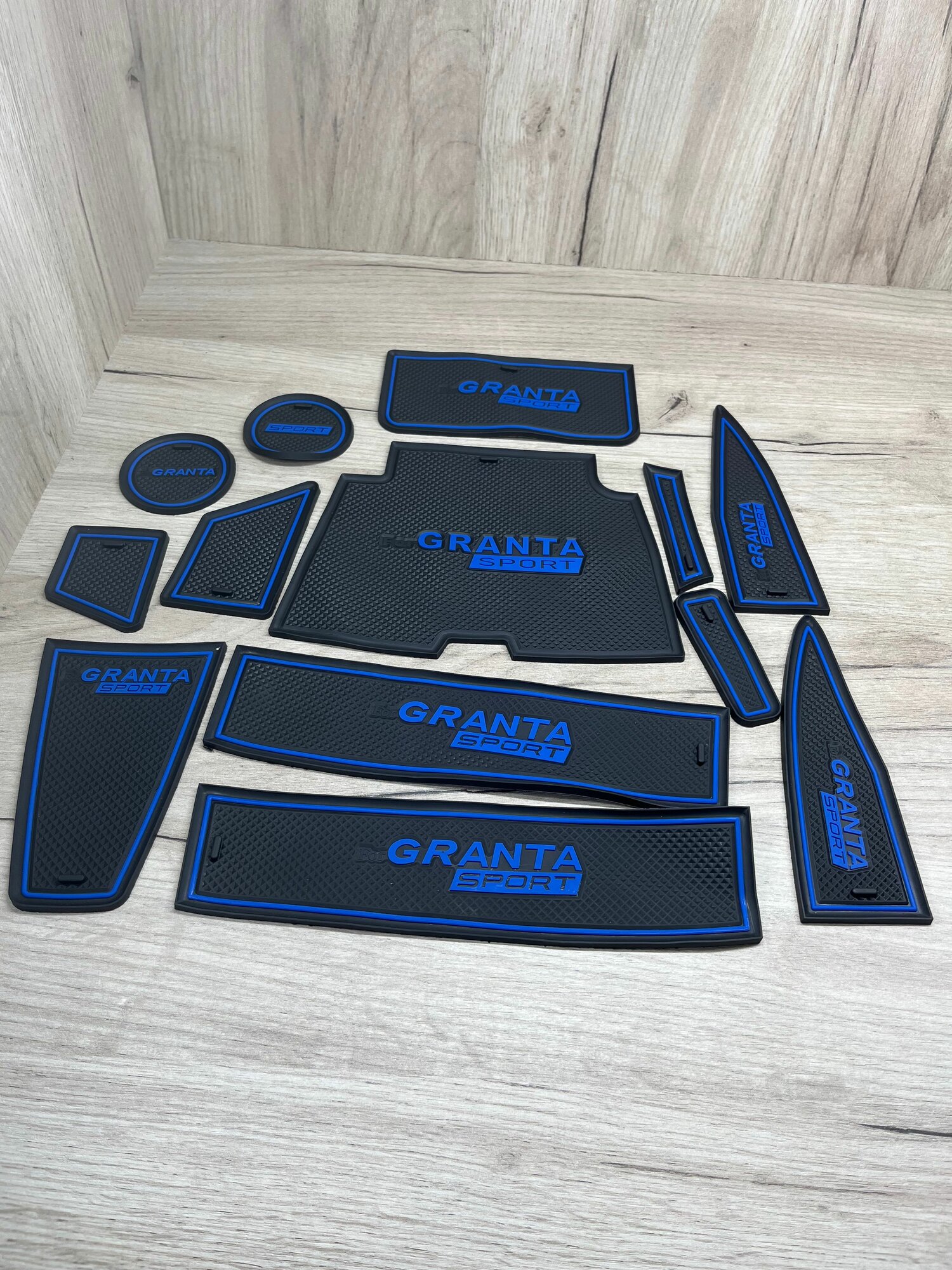 Комплект ковриков панели приборов и консоли Лада Гранта Sport 2190 FL , арт.18938, черно-синие, 13 штук