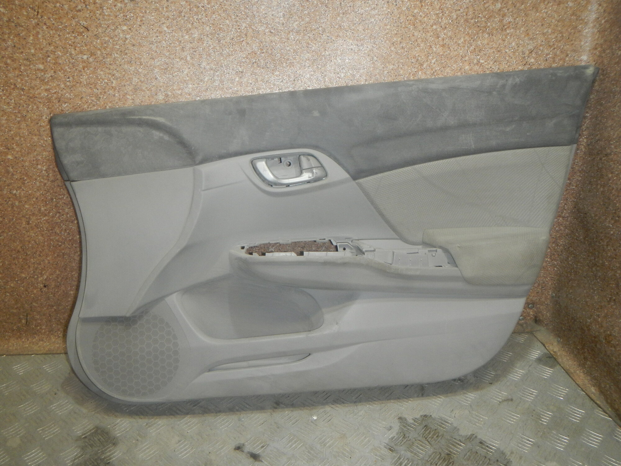 Б/У Обшивка двери передней правой, Honda (Хонда)-CIVIC 4D (12-16) HONDA CIVIC 4D (12-16) правый руль Царапины, грязная. 5...