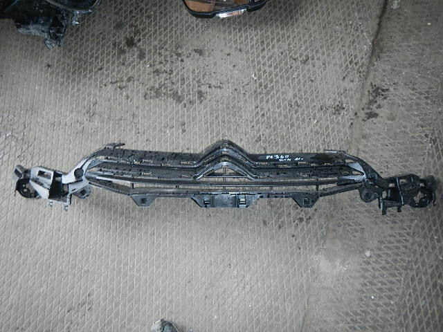 Б/У Решетка радиатора, Citroen (Ситроен)-C4 (11-) CITROEN C4 (11-) новая 84360 Peugeot-Citroen арт. 7422R3