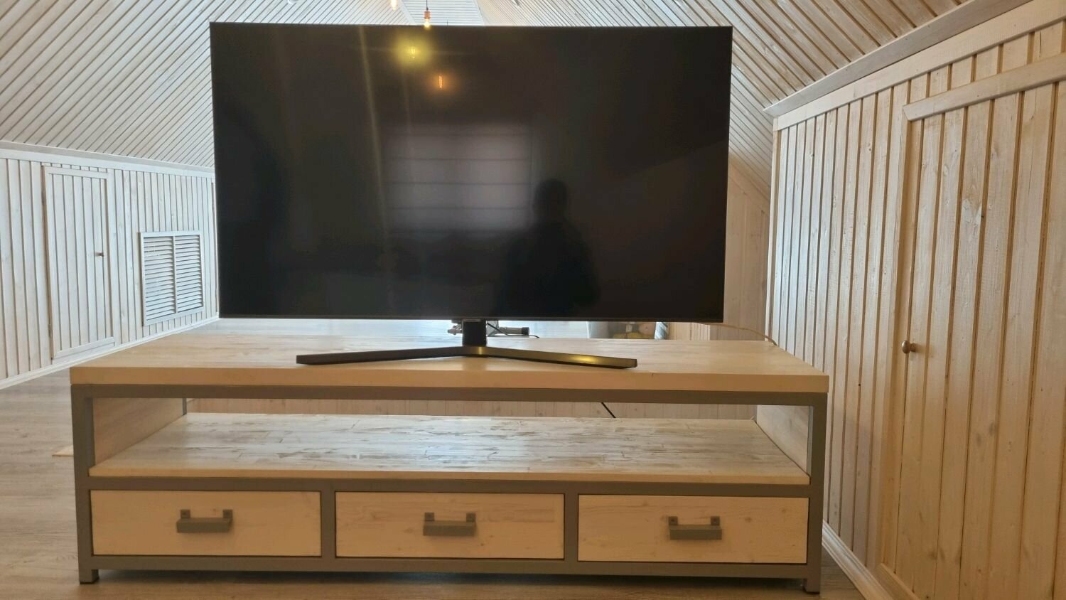 Тумба "EasyLOFT" в стиле лофт под телевизор, в гостиную, для дома и офиса, модель "Gray", 150х40х50 см.