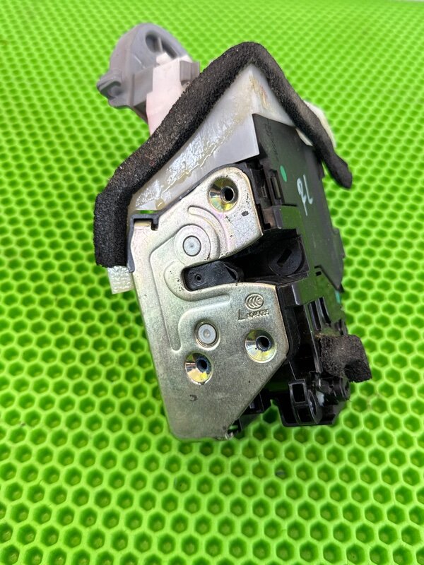 Замок двери задний левый Kia Ceed JD D4FB